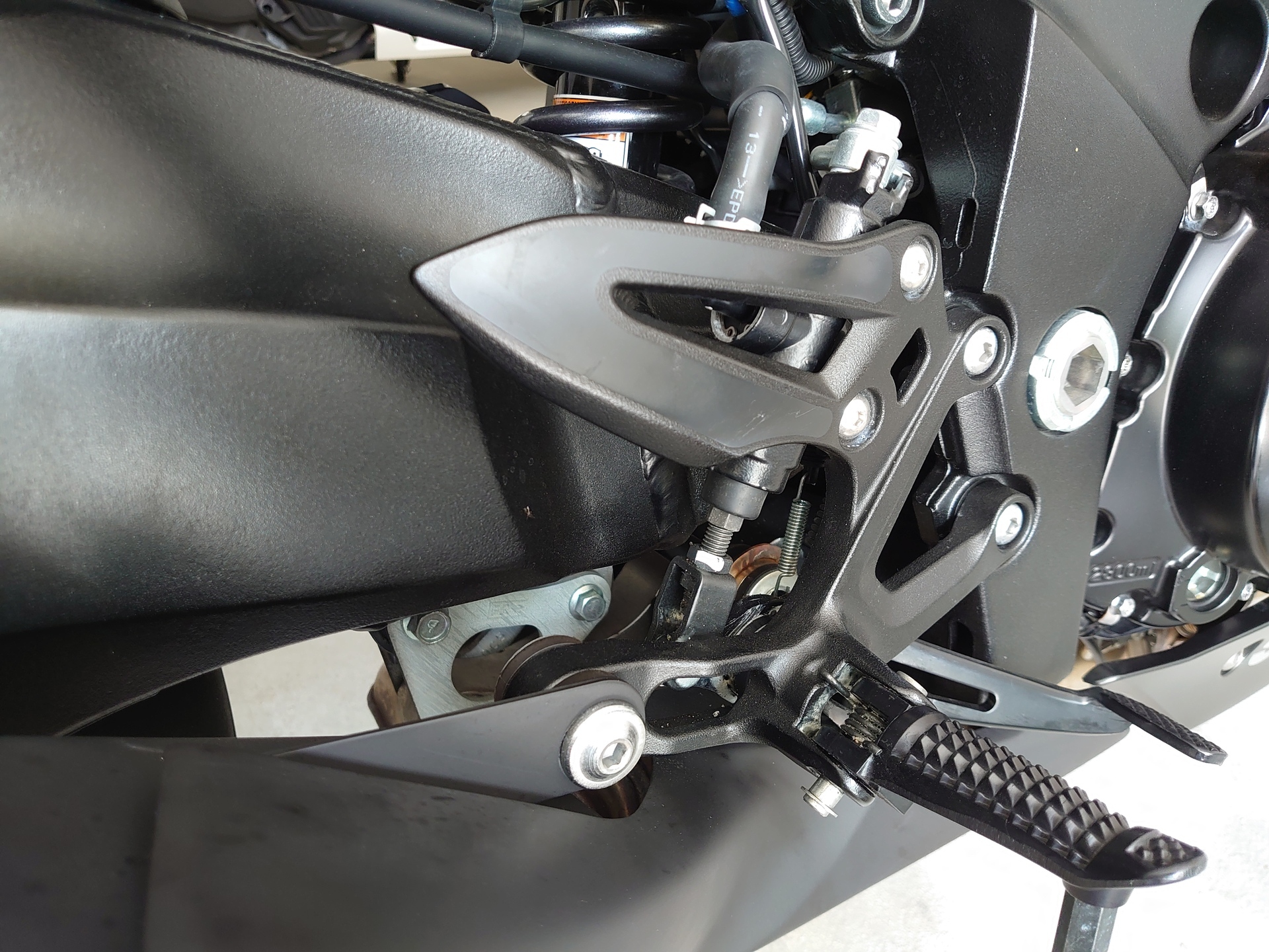 【4/14】バックステップ取付: Bike LOG